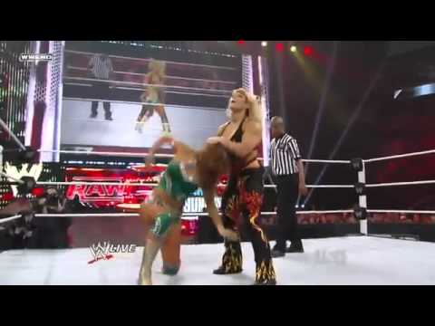 WWE RAW 8/8/11 Beth Phoenix vs Eve Torres - YouTube