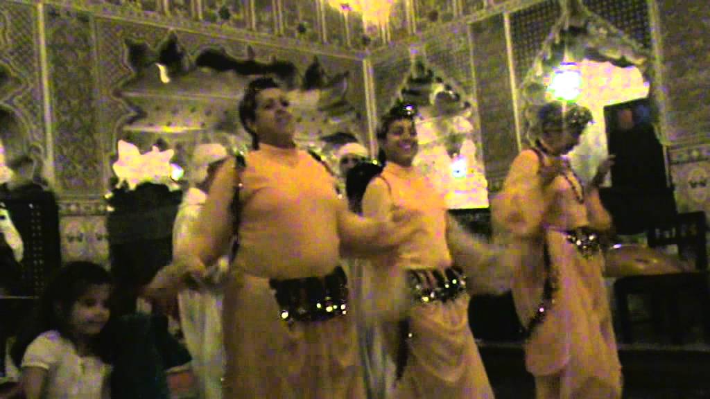 Berber women performing traditional dance and singing, Marrakesh - YouTube
