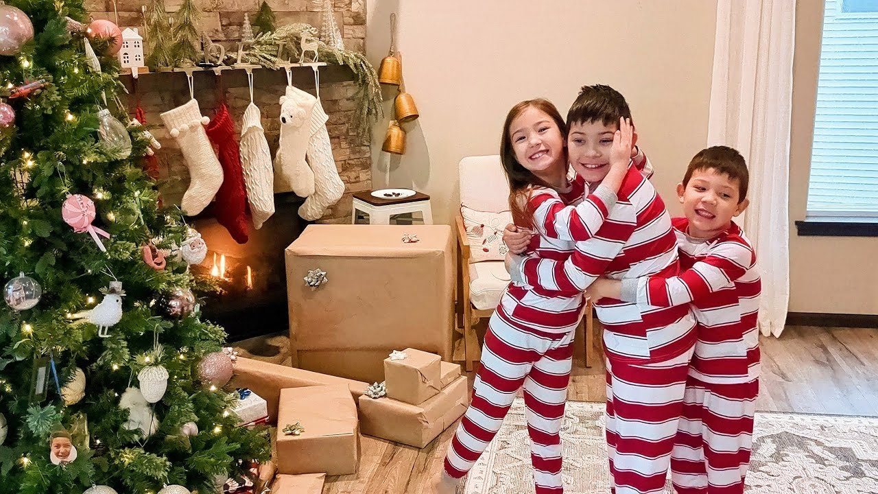 Бэлэг нээх үйл ажиллагаа нэг иймэрхүү 🎄🎁🎅😍 Youtube