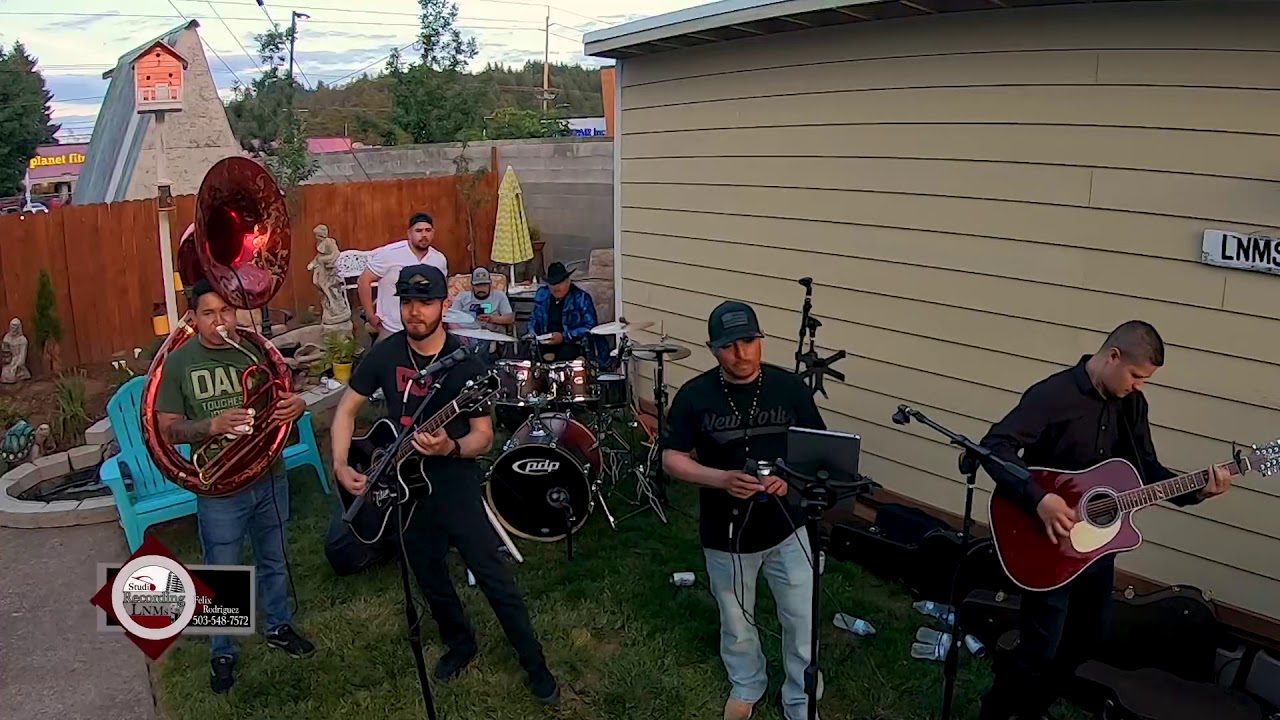 El compa mario ft tres57 en el cumple del compa felix - YouTube