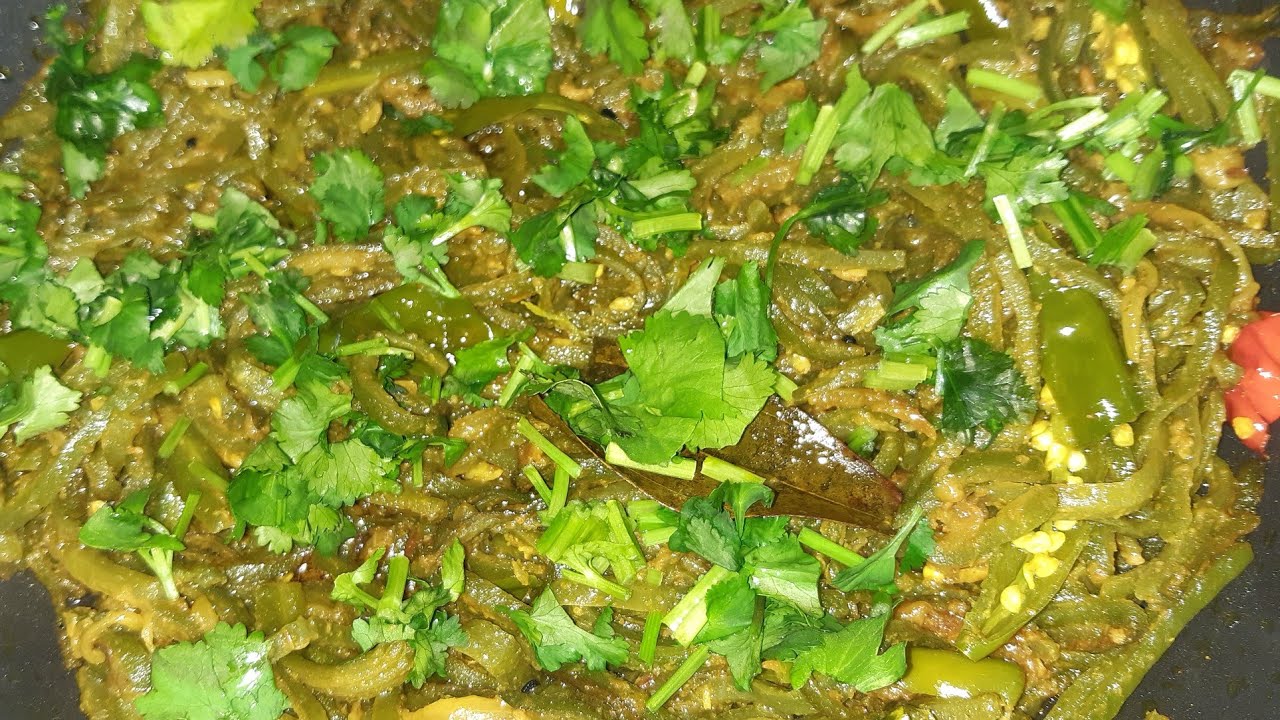 Jhal Uri Bhazi (Spicy Runner Beans Bhaji) - YouTube