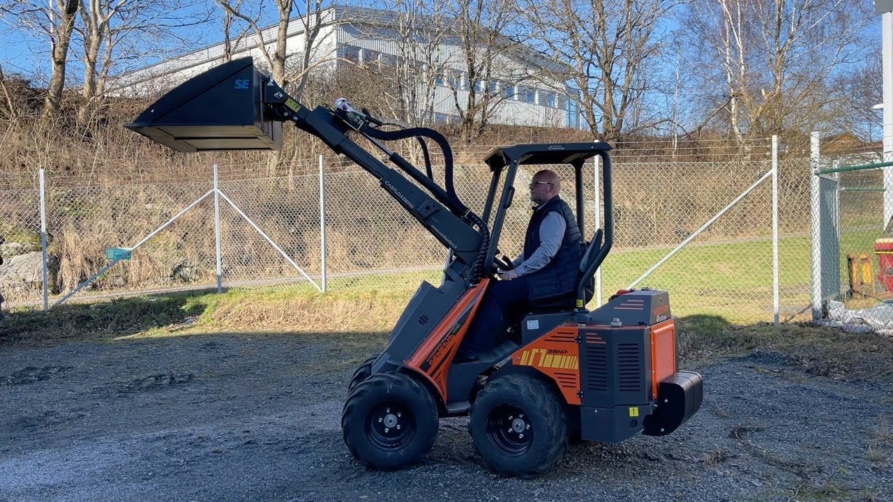 Köp Kompaktlastare Cast Loader Genesis med teleskop & skopa på Klaravik ...