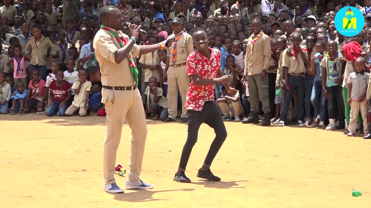 Raba ingene aba Scouts b'abana baryoheje ibirori vyo kwigina isabukuru ...