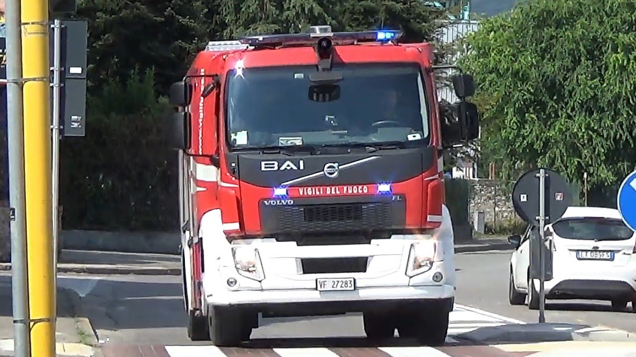 Passaggio APS Volvo FL290 Vigili del Fuoco Brescia in Sirena - YouTube