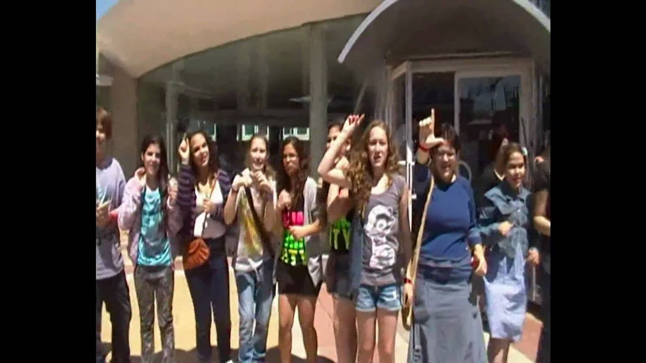 Loser like me - Glee cast (ISRAEL WANTS GLEE!) - YouTube