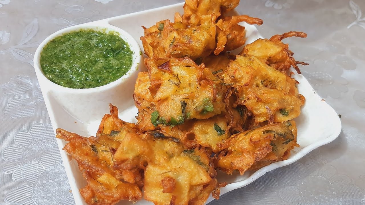Aloo Pyaaz Ke Tasty Aur Kurkure Pakode Recipe | Aloo Pyaaz Pakoda ...
