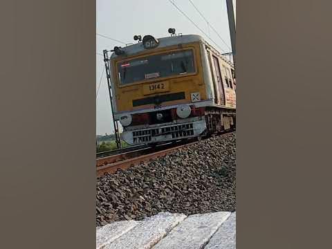 Local train horn 📯🔥🔥🔥💥 #shorts #shortsvideo #localtrain #train #trainvideos #railway #railgate # ...