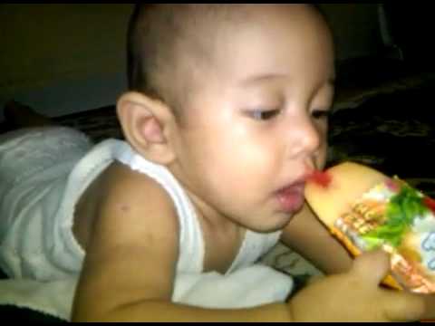 Baby Zein, ice cream dan bayangan putih melintas - YouTube