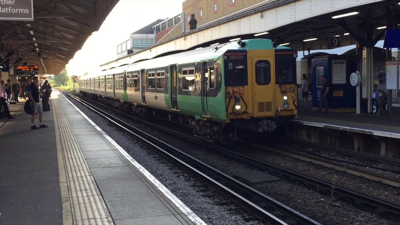 *RARE* 455 836 and 455 830 arrive and depart Wimbledon for London ...