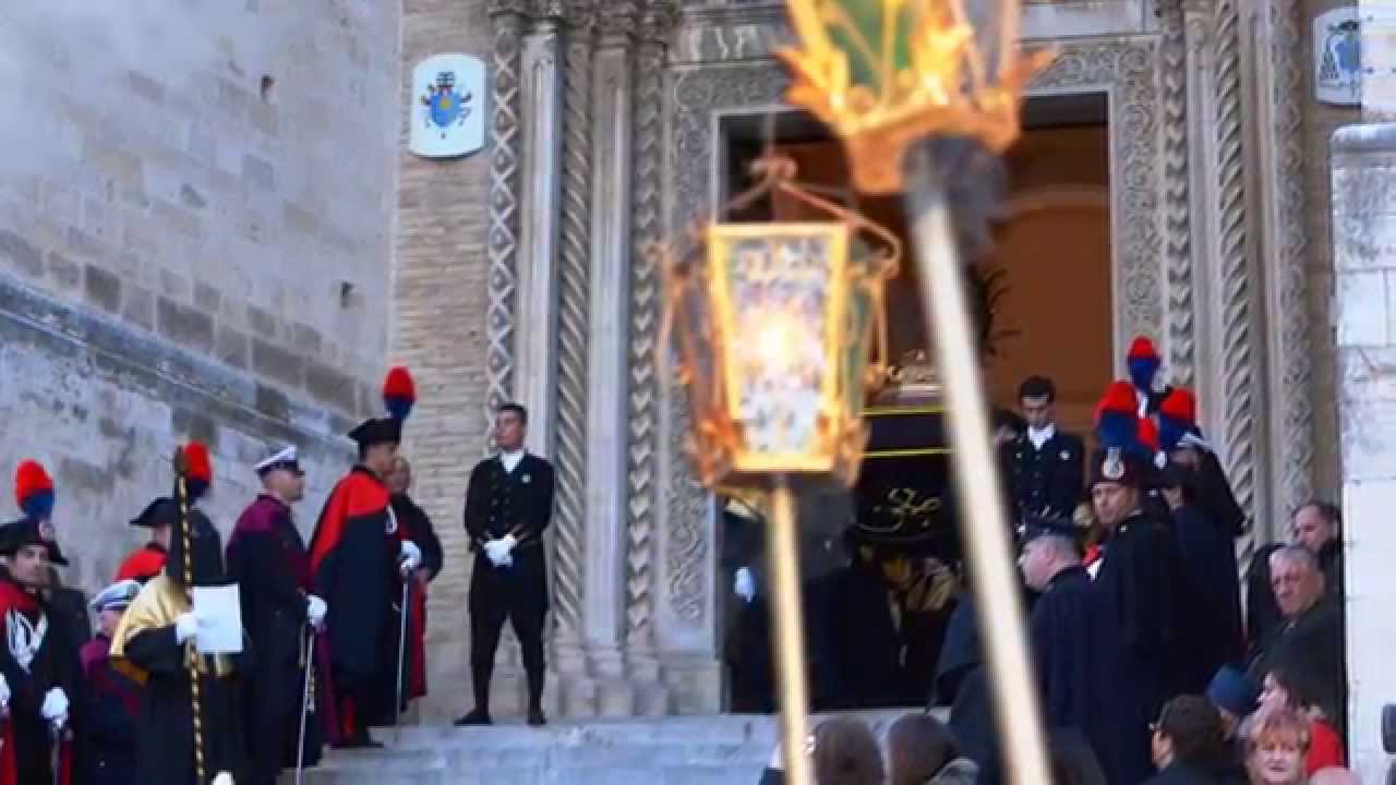 processione del venerdì santo a Chieti 2014 (uscita dalla cattedrale ...