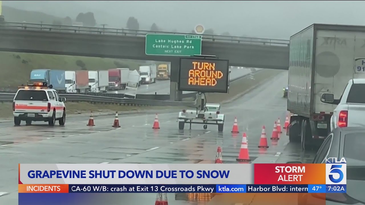 Grapevine shut down due to snow - YouTube