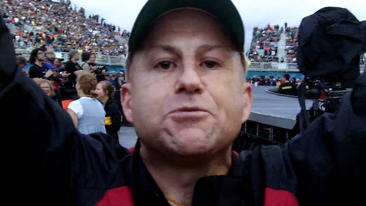 U2 @ Moncton July 30 2011, pre-show Canadian Air Force Fly-by. - YouTube