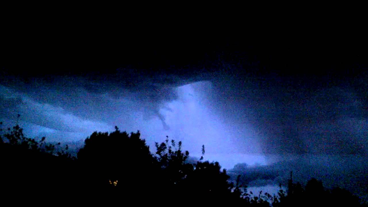 Huge thunder and lightning storm rolling in - YouTube