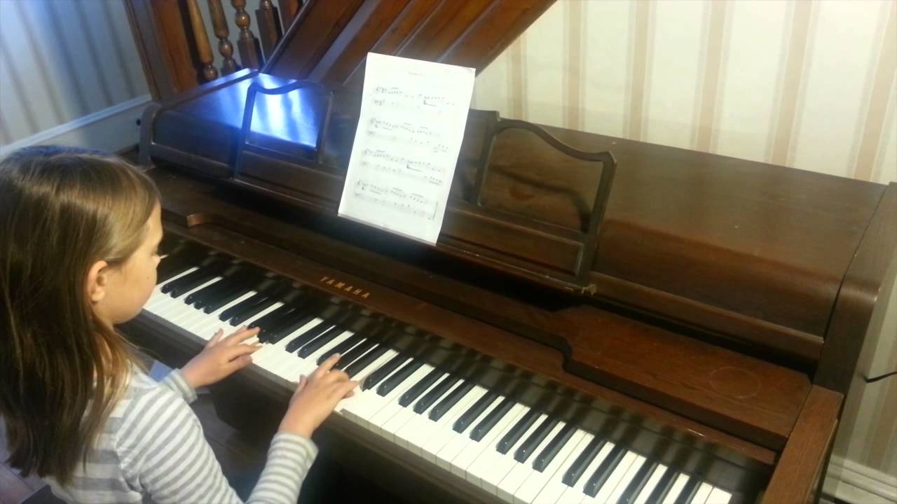 Katie Playing Minuet in G - YouTube