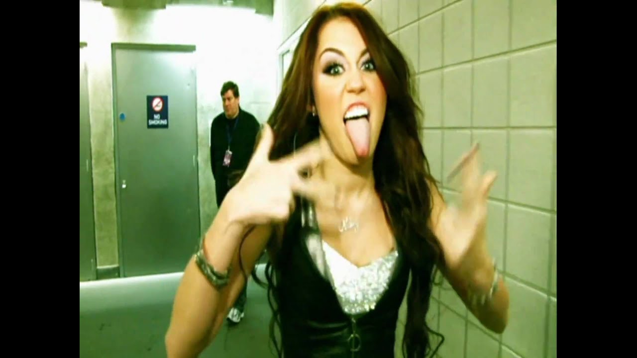 MILEY CYRUS LIVE AT THE O2 (DRESSING ROOM) - YouTube