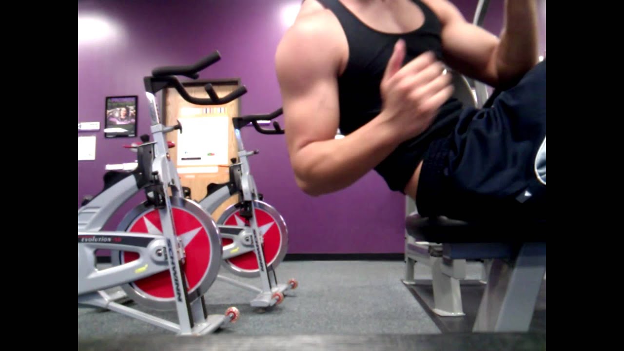 Lying T Crunch On Lat Pulldown Machine - YouTube