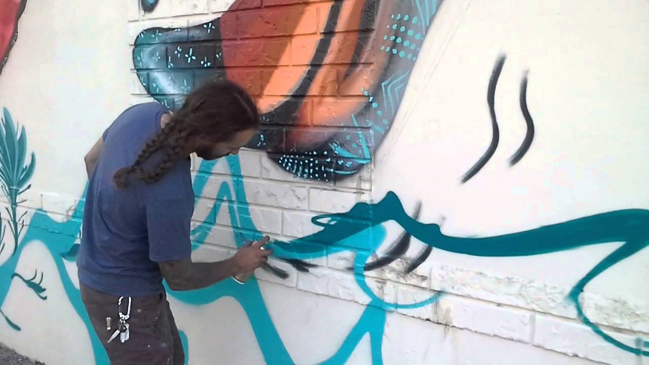 Ernesto Maranje painting murals in Hialeah Florida - YouTube