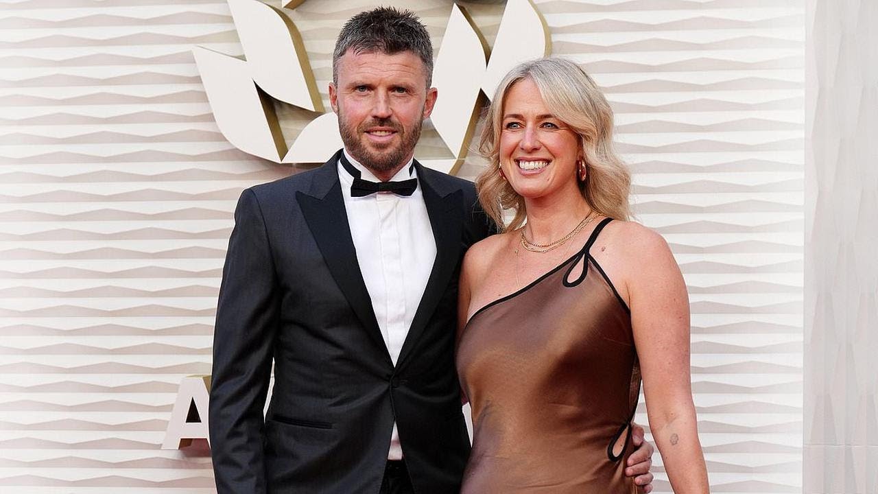 The Secret Power Behind Manchester United's New Coach - YouTube