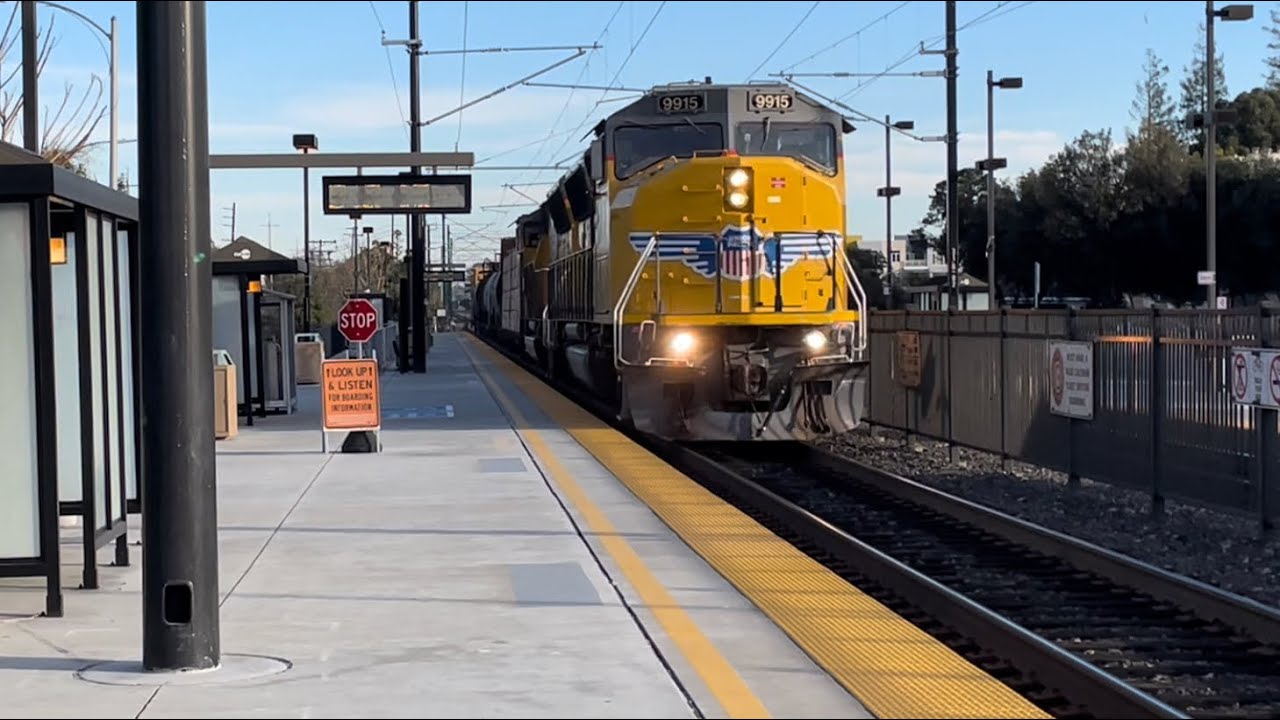 UP SD59MX 9911+9915 with Train and hornshow at California Avenue - YouTube