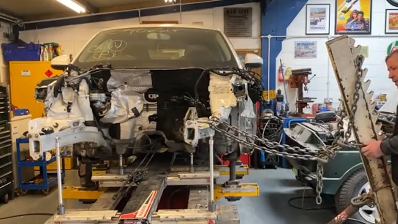 REPAIRING CRASHED AUDI A1 CHASSIS LEGS ON A JIG FRAME MACHINE - YouTube