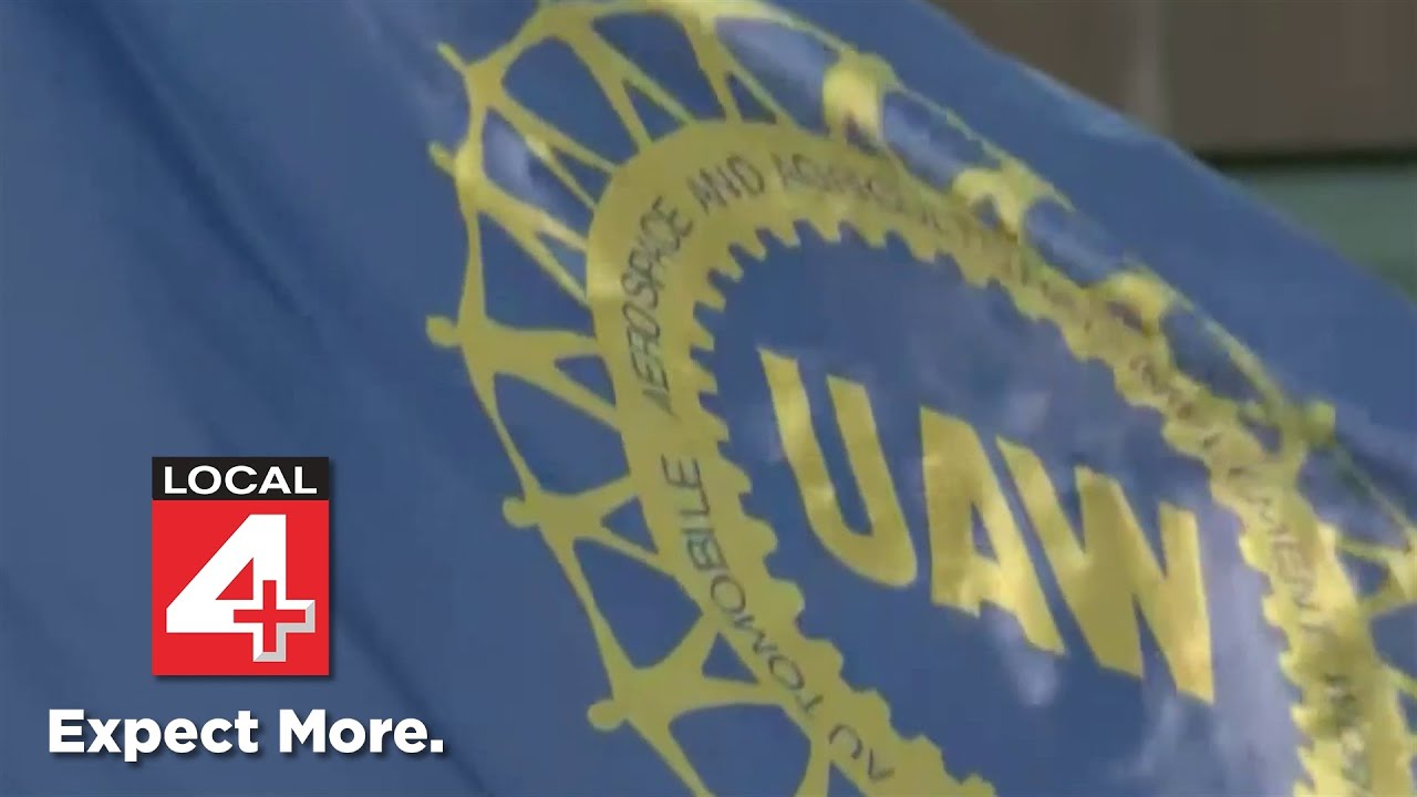 UAW rallies at Stellantis plant in Sterling Heights - YouTube