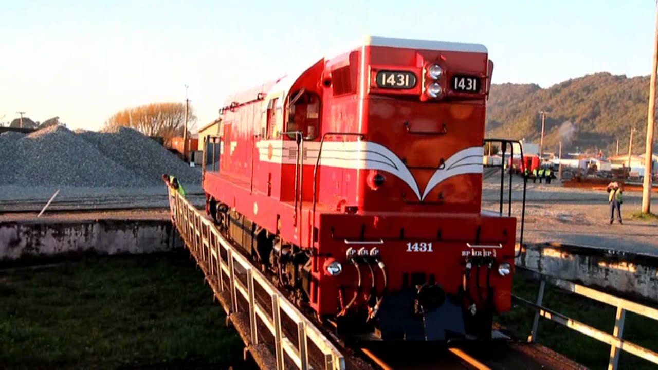 Da 1431 geting turned on the Greymouth Turntable HD - YouTube