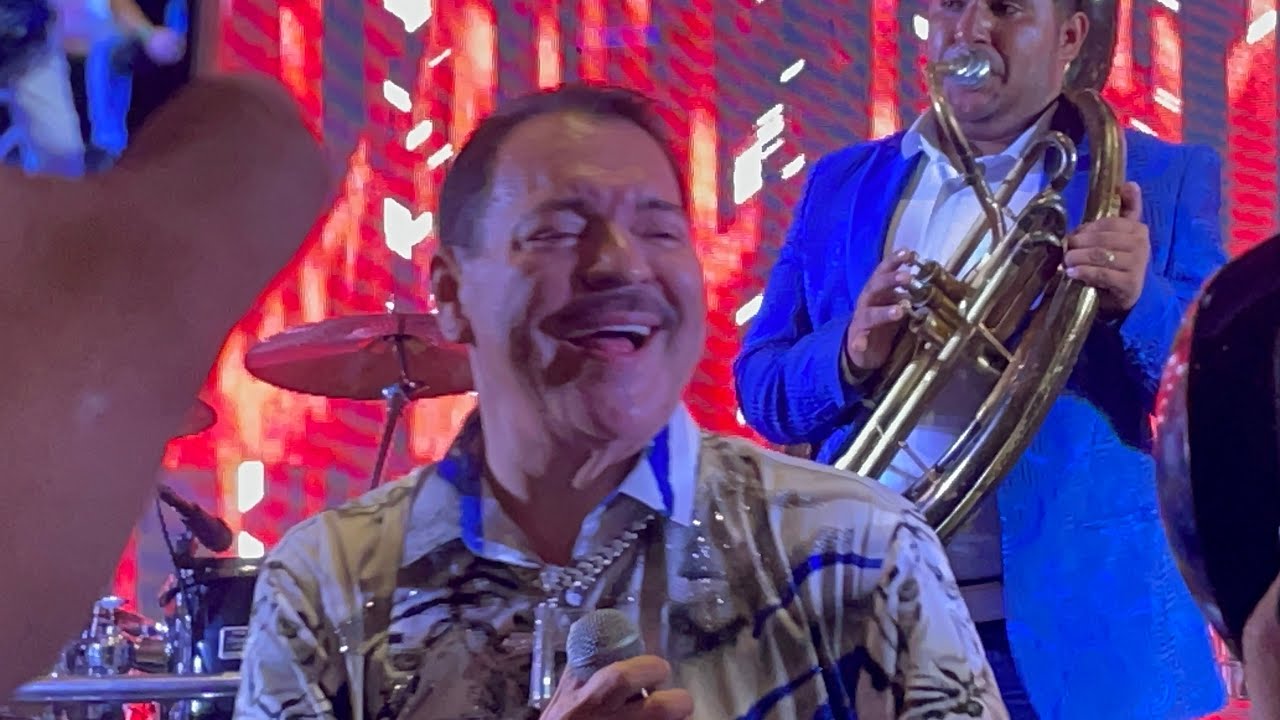 Como este loco | Julio Preciado en vivo - YouTube