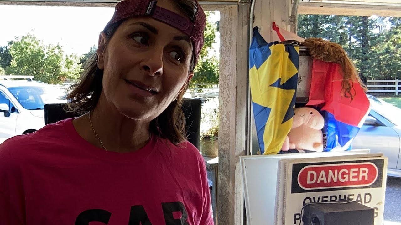 Danielle Salinger is going live! - YouTube