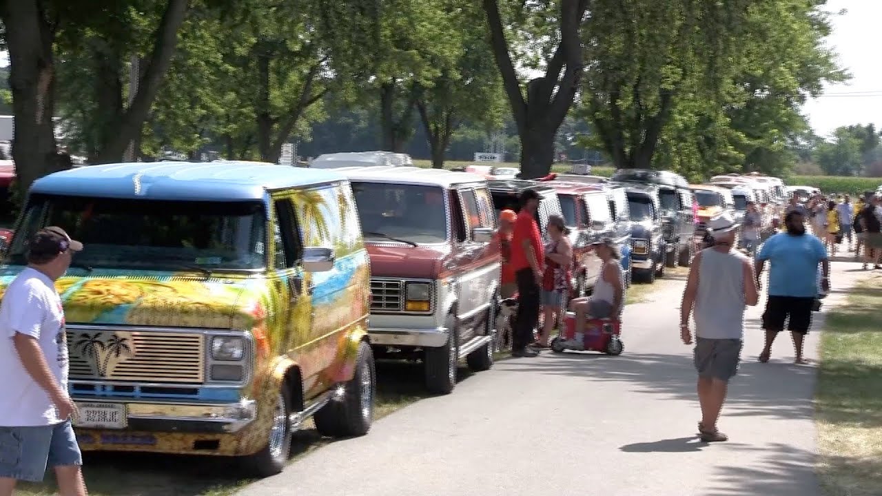 VANS in the line up for the Corn Field Cruise at the 46th Van Nationals ...