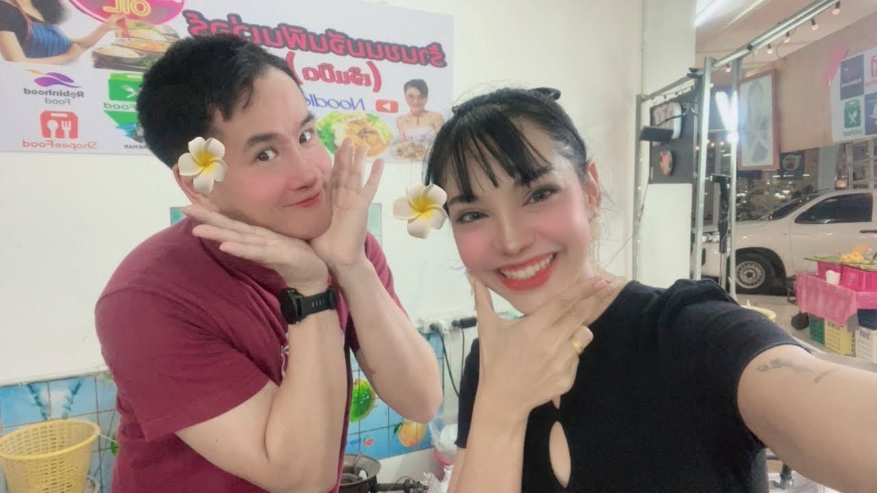 LIVE Street Food Community 🌍 Adventures of Noodle Lady in Bangkok ...