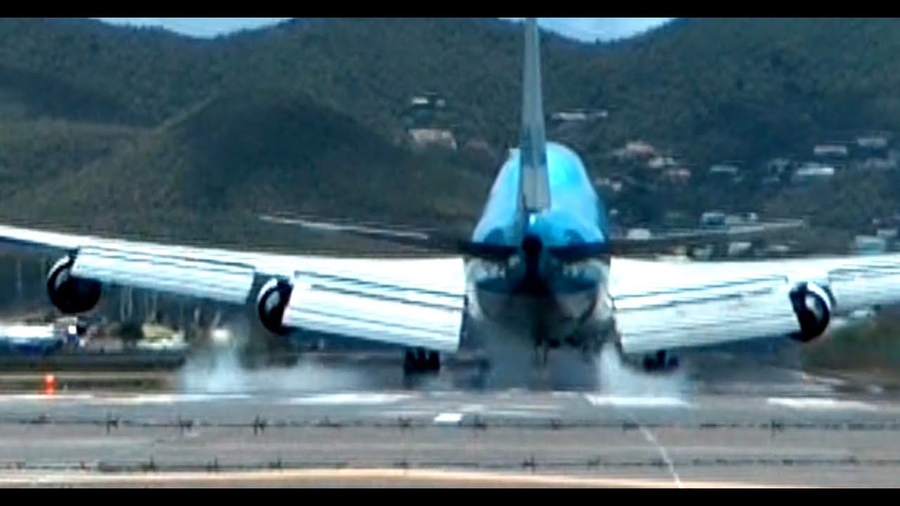 St Maarten 🇫🇷 🇳🇱 crazy landing Boeing 747 in slow motion ! - YouTube