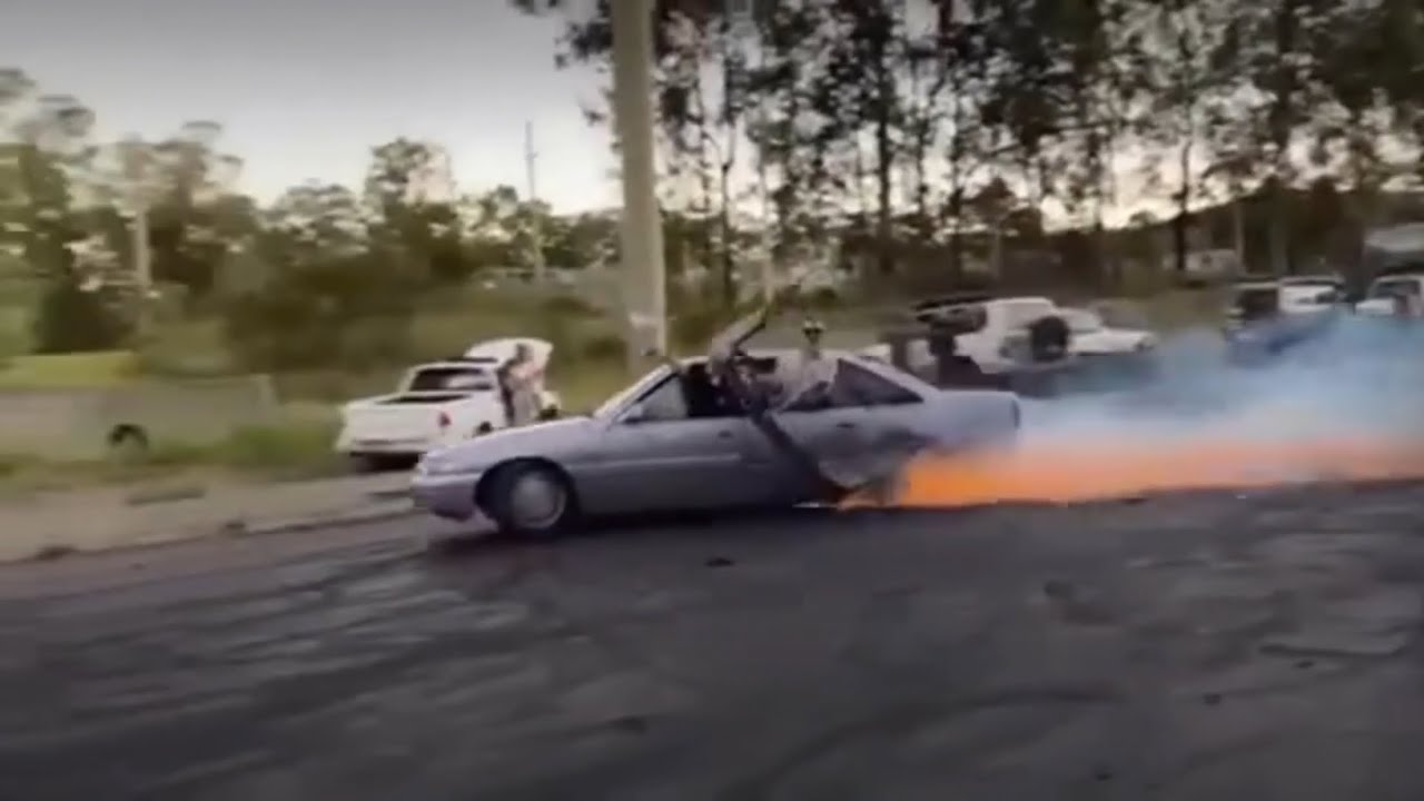 LS1 VP Commodore Burnout Hoon Entertainment Zone Skids - YouTube