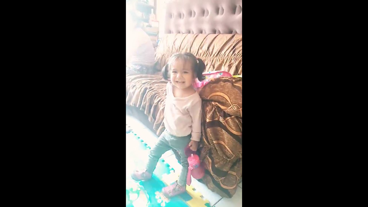 Entrevistando a una bebé - "una broma" - YouTube