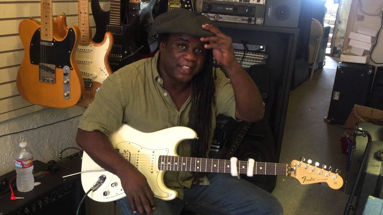Regi Wooten Plays the Lok N Roll - YouTube