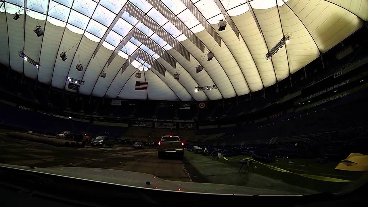 Driving into the Metrodome - YouTube