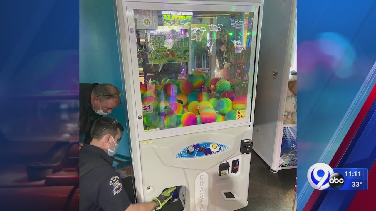 Child gets stuck in vending machine at Destiny USA - YouTube