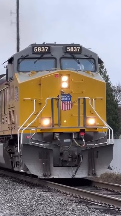 UP 5837 notches up - YouTube