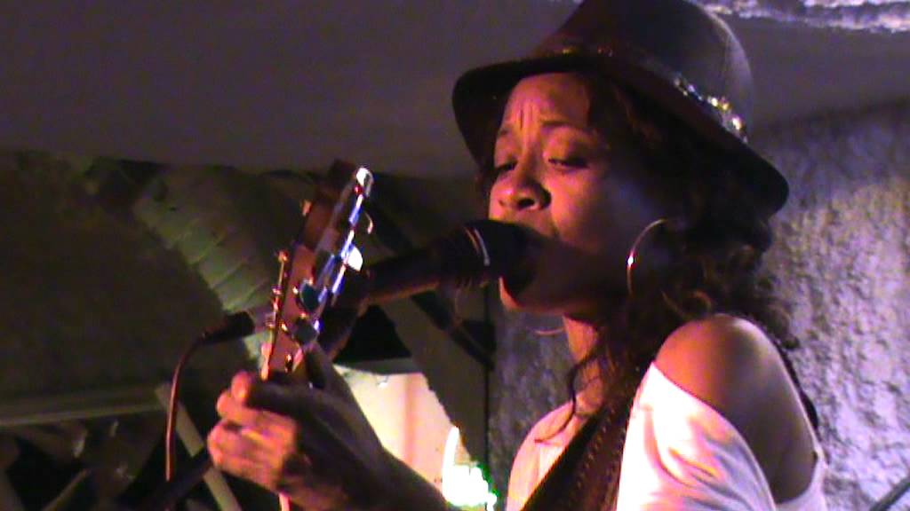 Lisa Doby live in Muddys Club Weinheim - YouTube