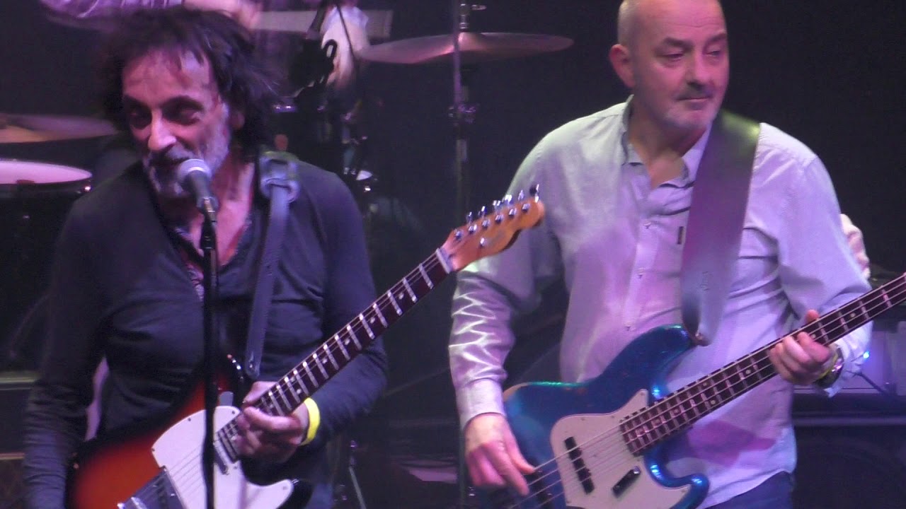 THE SPECIAL GUESTS BAND AT THE WAKE-UP-WOKING 10 CHARITY GIG 12/10/2019 ...