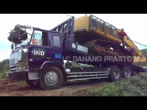 Nissan Diesel RE10 Trucks Load Komatsu PC200 Excavators - YouTube