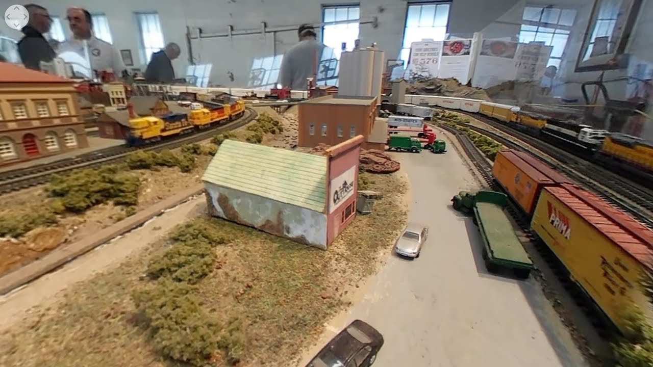 Look Around Inside a Model Railroad! N Scale 360° View - YouTube