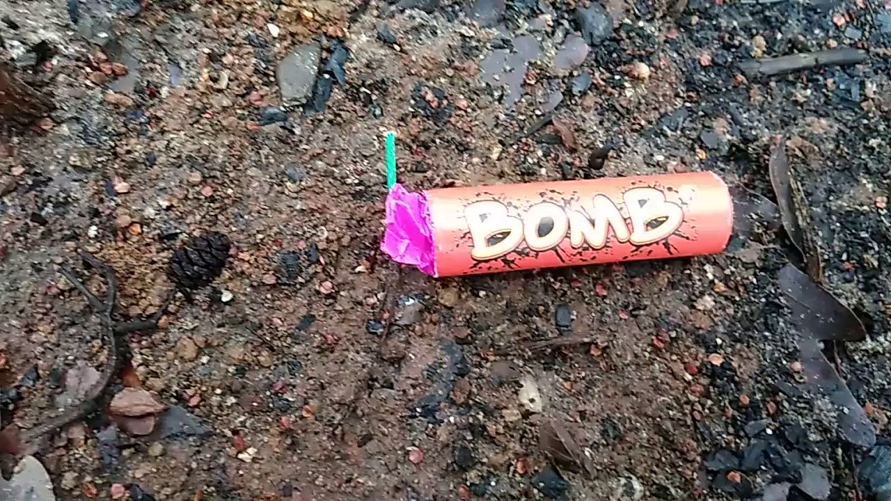 Nová petarda Bomb - YouTube