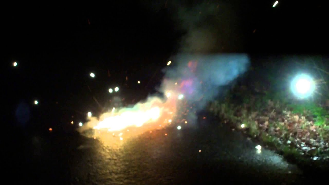 Knetterlint Cat. 1 Vuurwerk - YouTube
