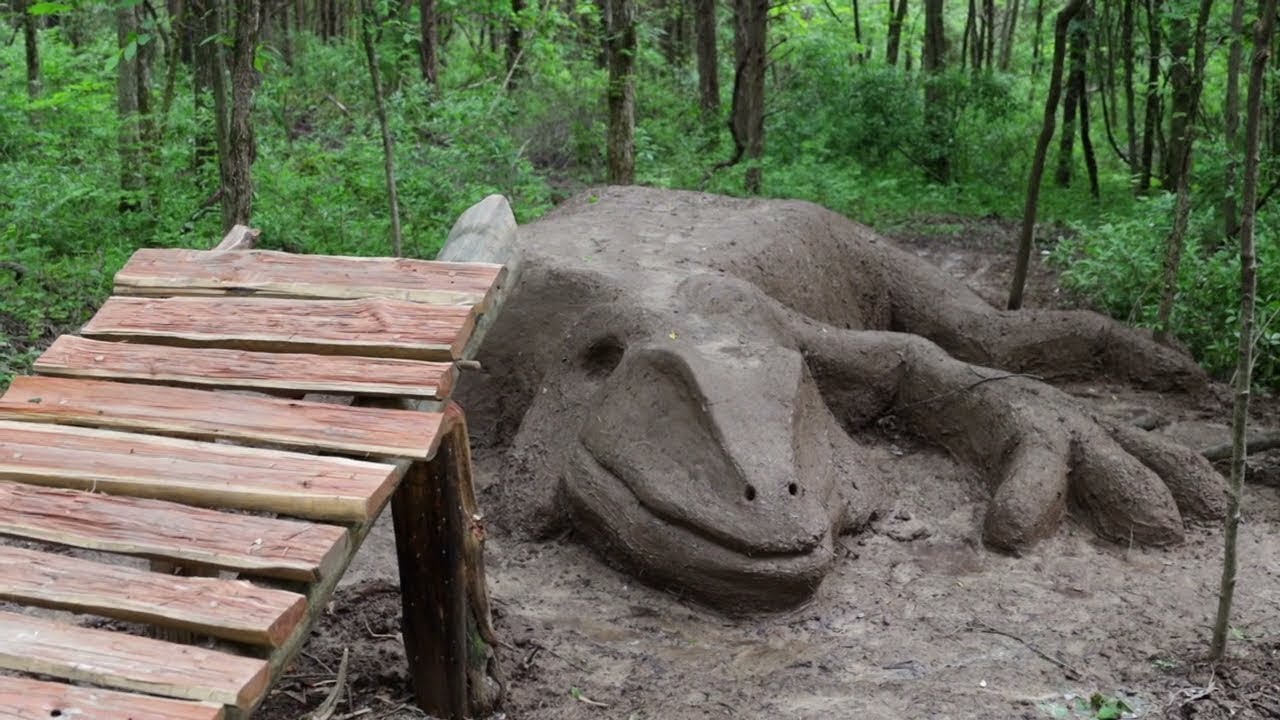 Sculpting A 20-foot Lizard To Jump On A Mountain Bike! - YouTube