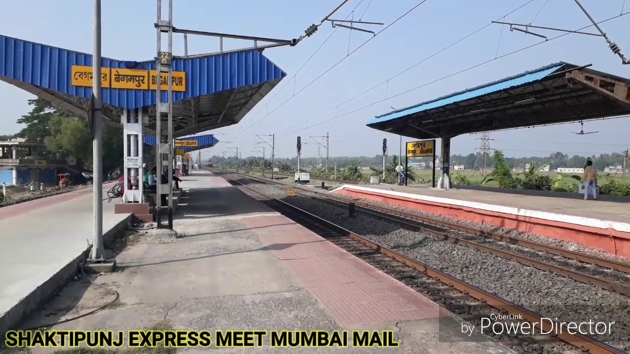 SHAKTIPUNJ EXPRESS MEETS MUMBAI MAIL - YouTube