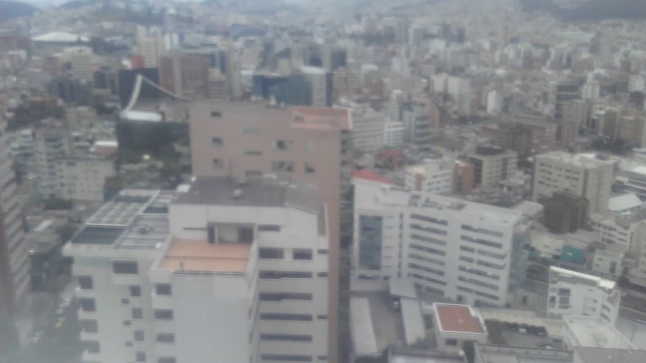VISTA DEL QUITO MODERNO EDIFICIO "YOO QUITO" - YouTube