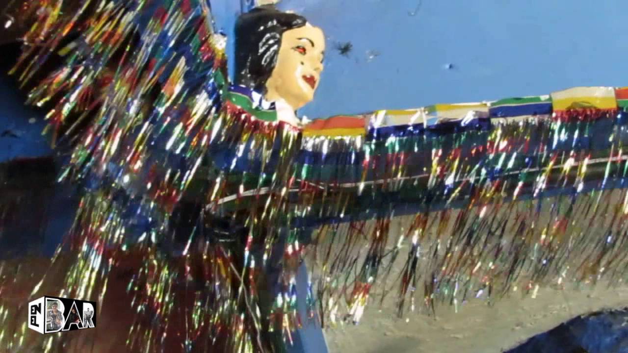 En el Bar - Barba Azul Cabaret Reportaje - YouTube