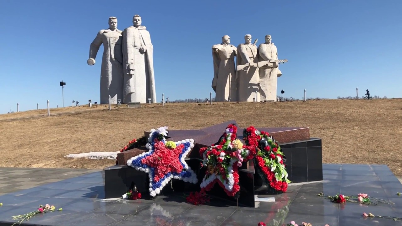 Russia in WW2 – MEMORIALS – Real Russia - YouTube