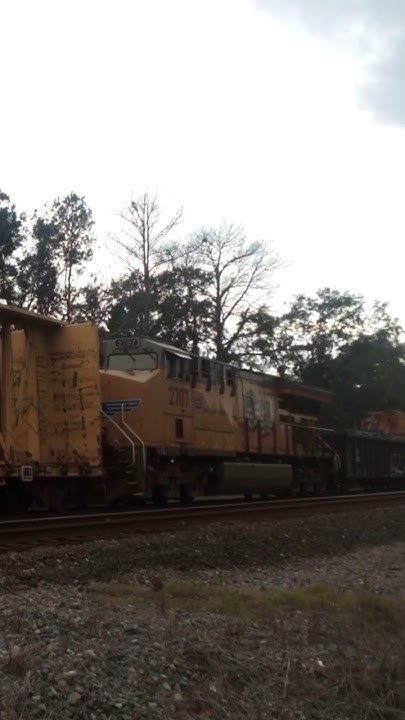 UP #2707 pushes as Mid DPU of this EB UP M-LDLI28 out of Lake Charles, Louisiana!!! - YouTube