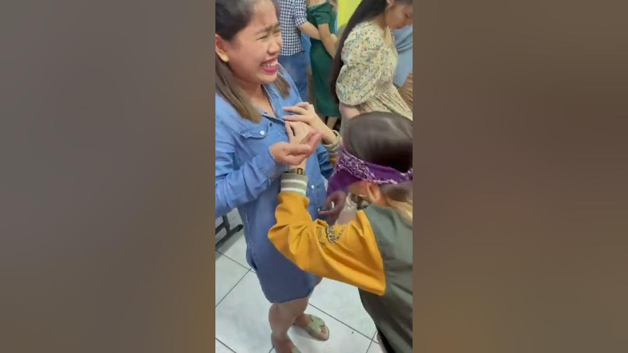 Lomba buka baju cewek cantik heboh - YouTube